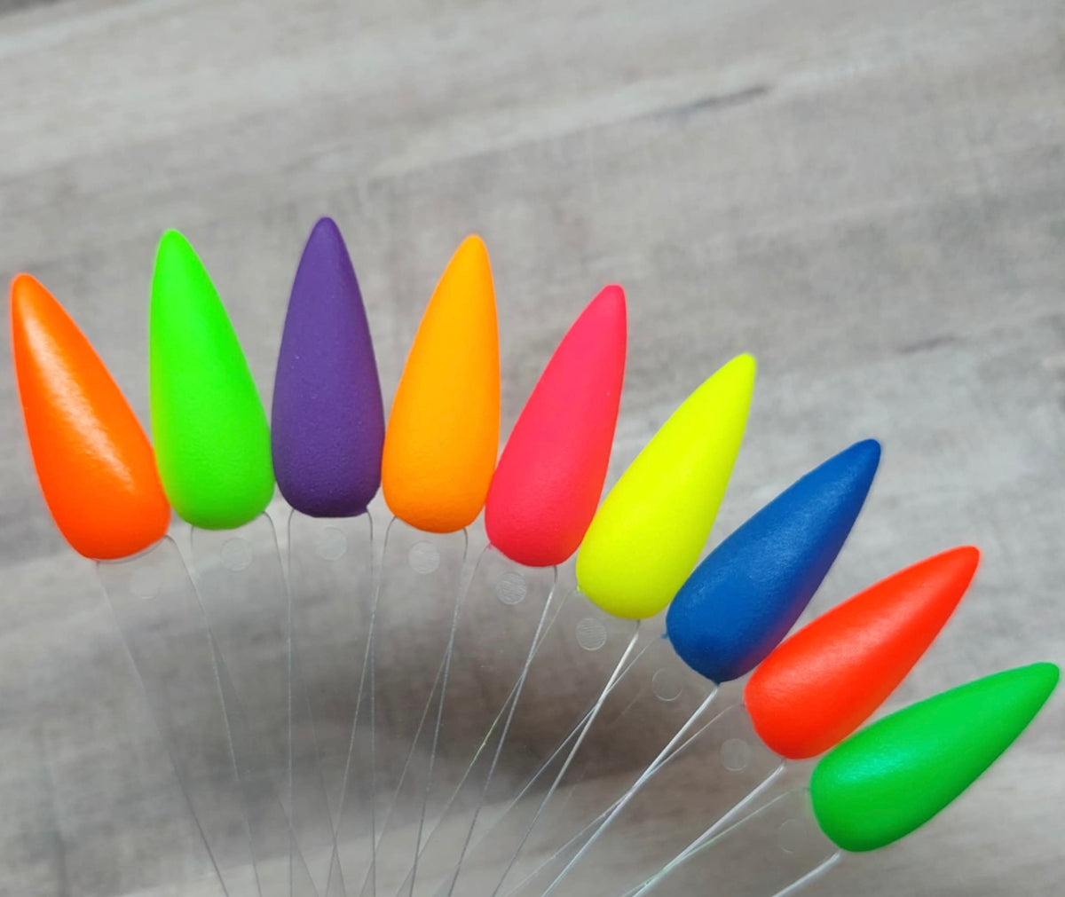 Sour Face – Sensations of the Eye Acrylic and Dip Powder